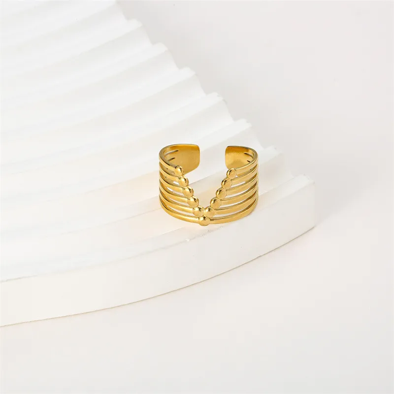 Anillo"V" en Acero inoxidable y Chapado en Oro de 18K - The Pink Room